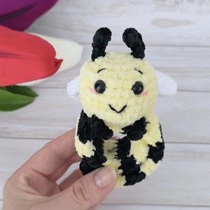 Crochet Bee Bracelet Plush Pattern PDF English, Amigurumi Bee Wrist ...