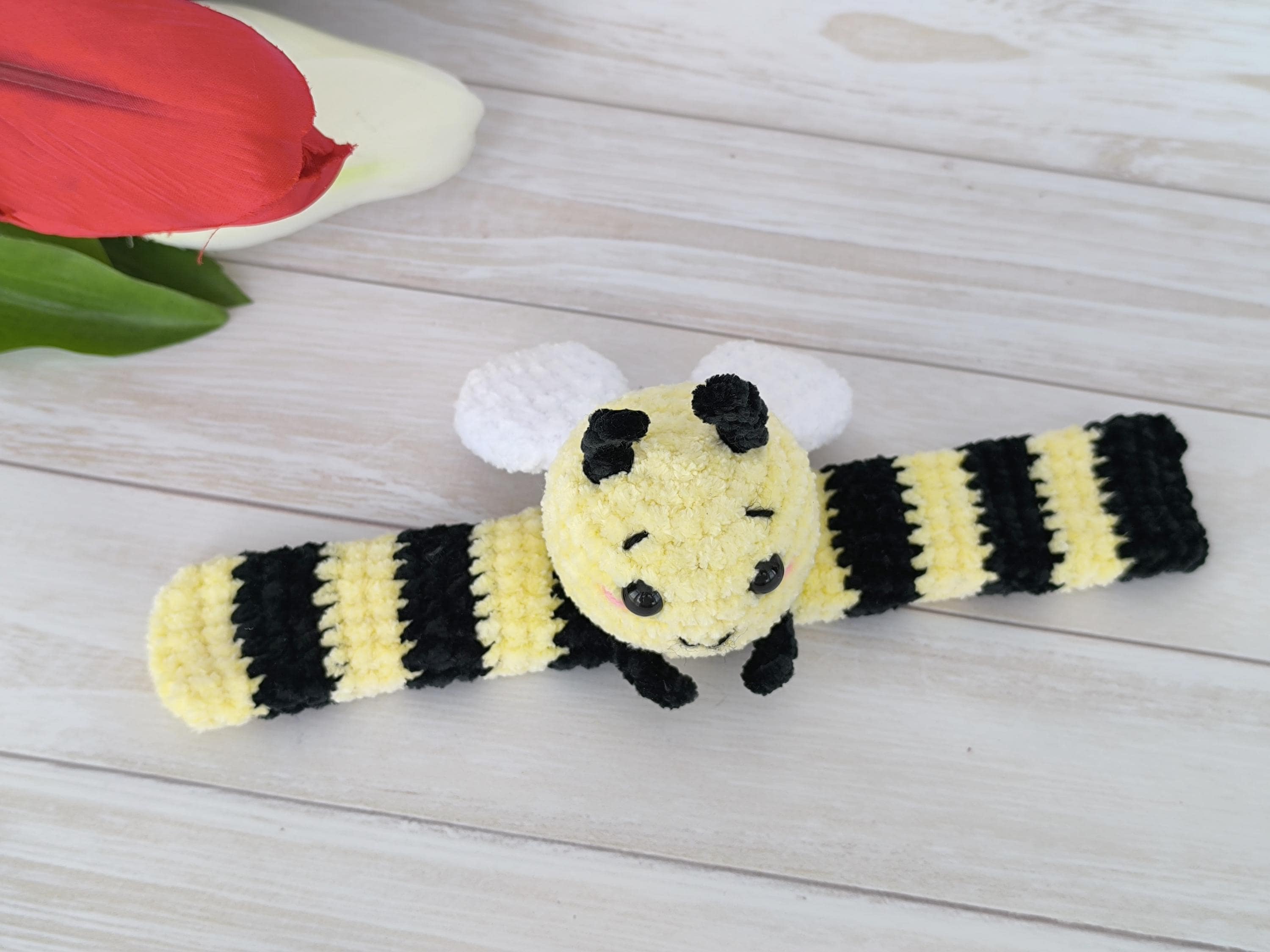 Crochet Bee Bracelet Plush Pattern PDF English, Amigurumi Bee Wrist ...