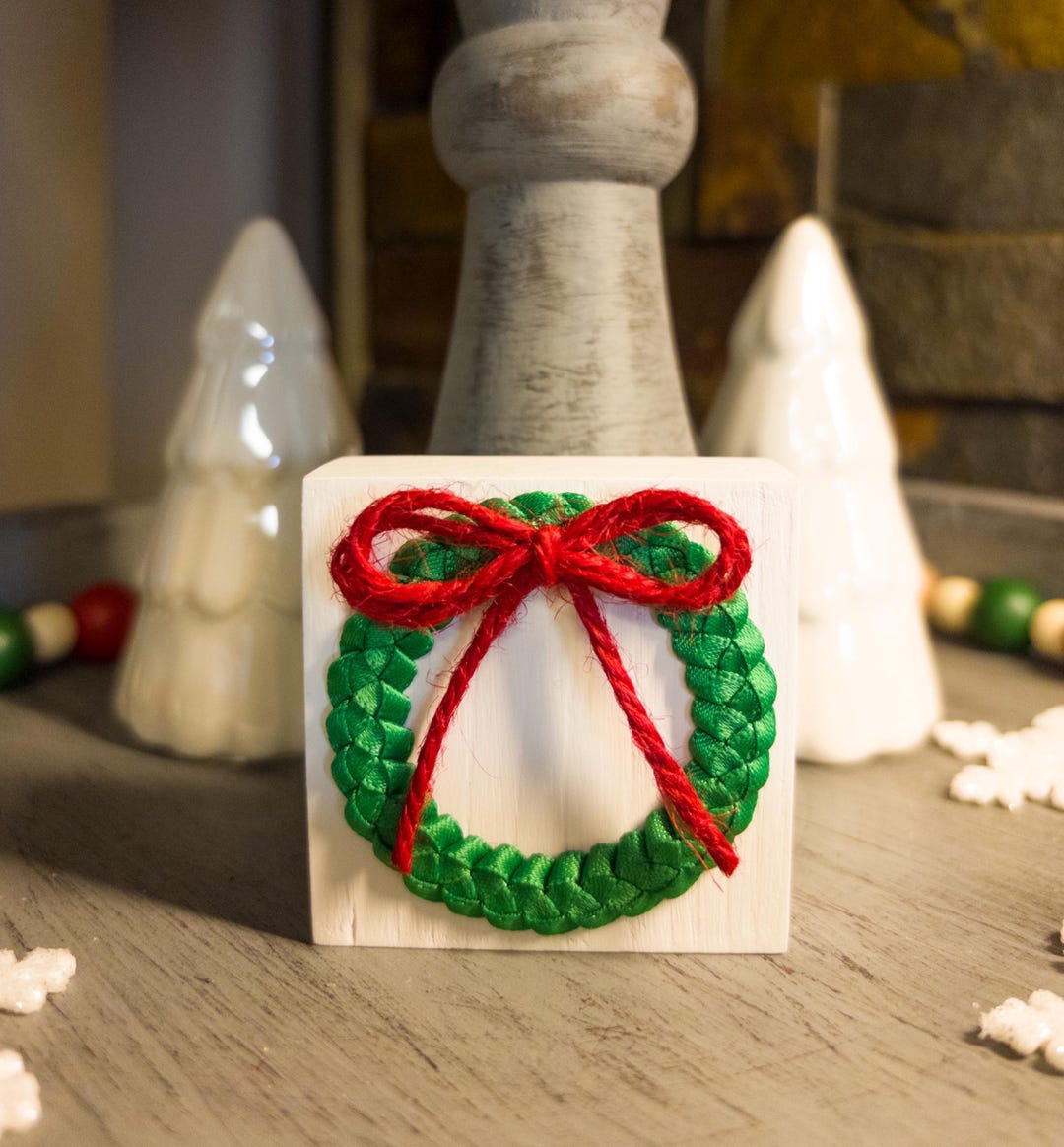 Mini Christmas Wreath Wood Block: Farmhouse Christmas Tiered Tray Decor ...