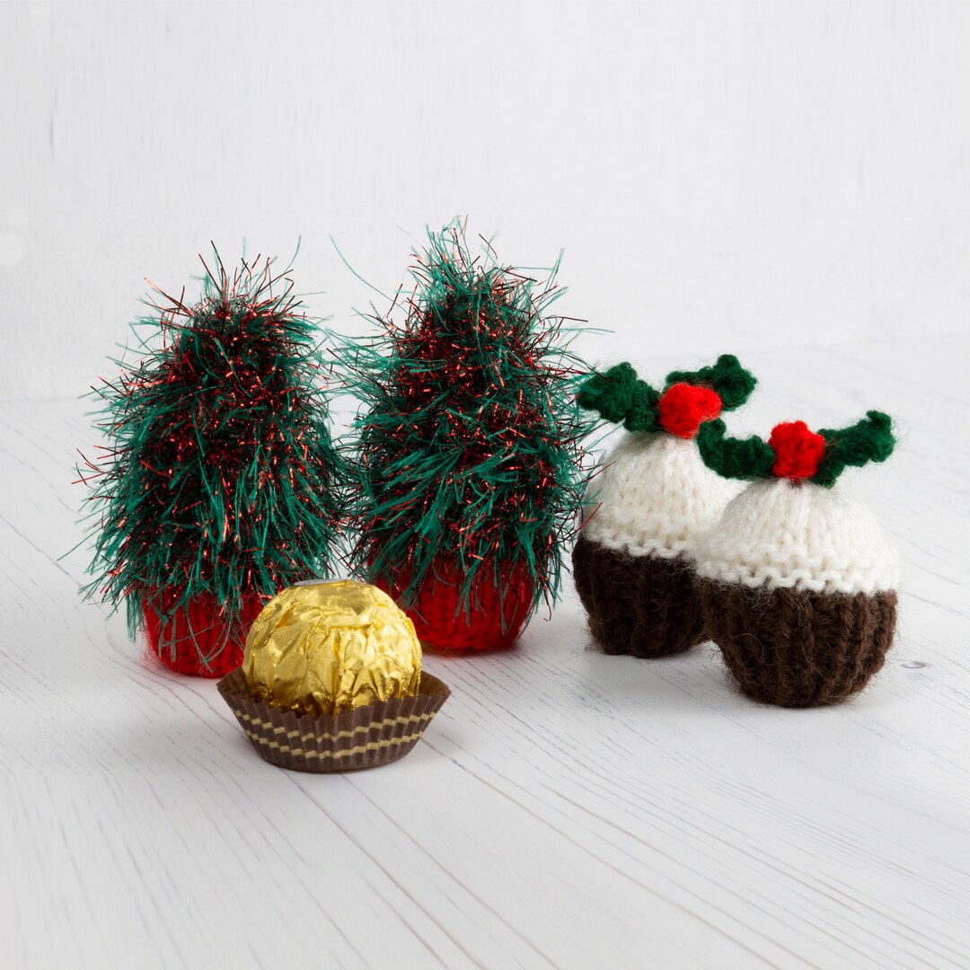 Knitted Christmas Tree and Pudding Candy Covers: Festive Party Favors ...