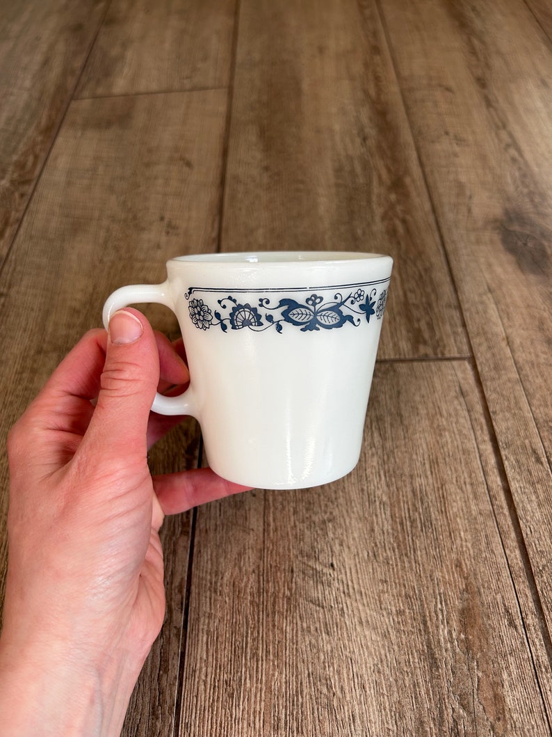 Vintage Pyrex 1410, 8 Oz Mug in Old Town Blue onion White Milk Glass ...