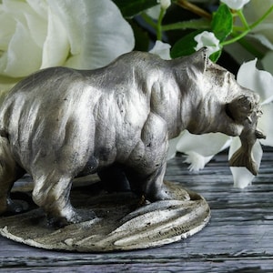 Vintage firmado Slavko Dugar Canadá Cast Pewter Grizzly Bear w Salmon ...