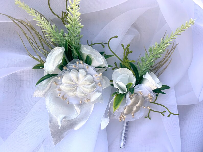 White Corsage and Boutonniere Set - Etsy
