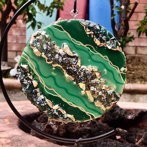 Crystal Resin Geode Art, Emerald Geode, Round, Wood Ornament, Home ...