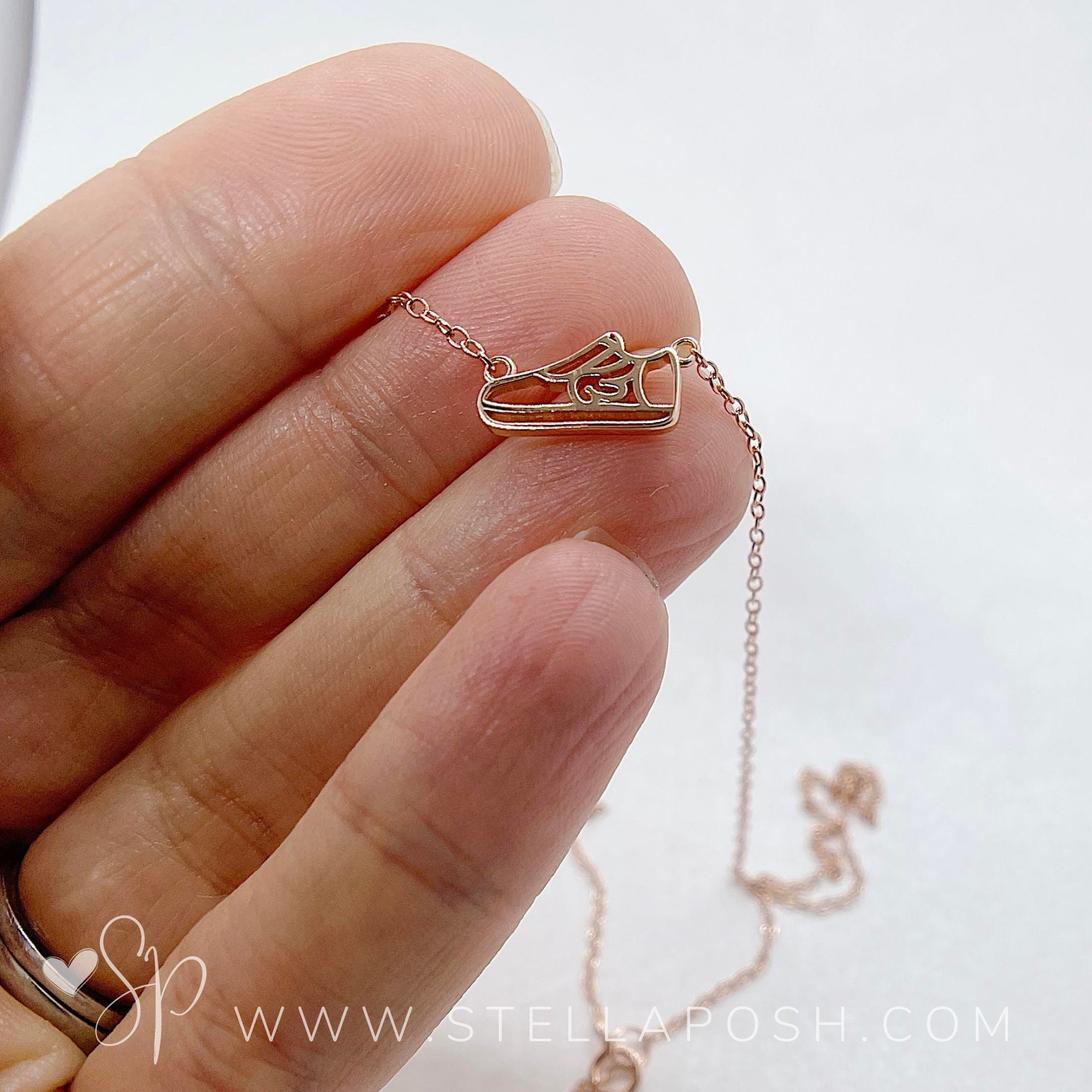 Dainty Runner Necklace / Gift for Runner / Track Jewelry / | Etsy