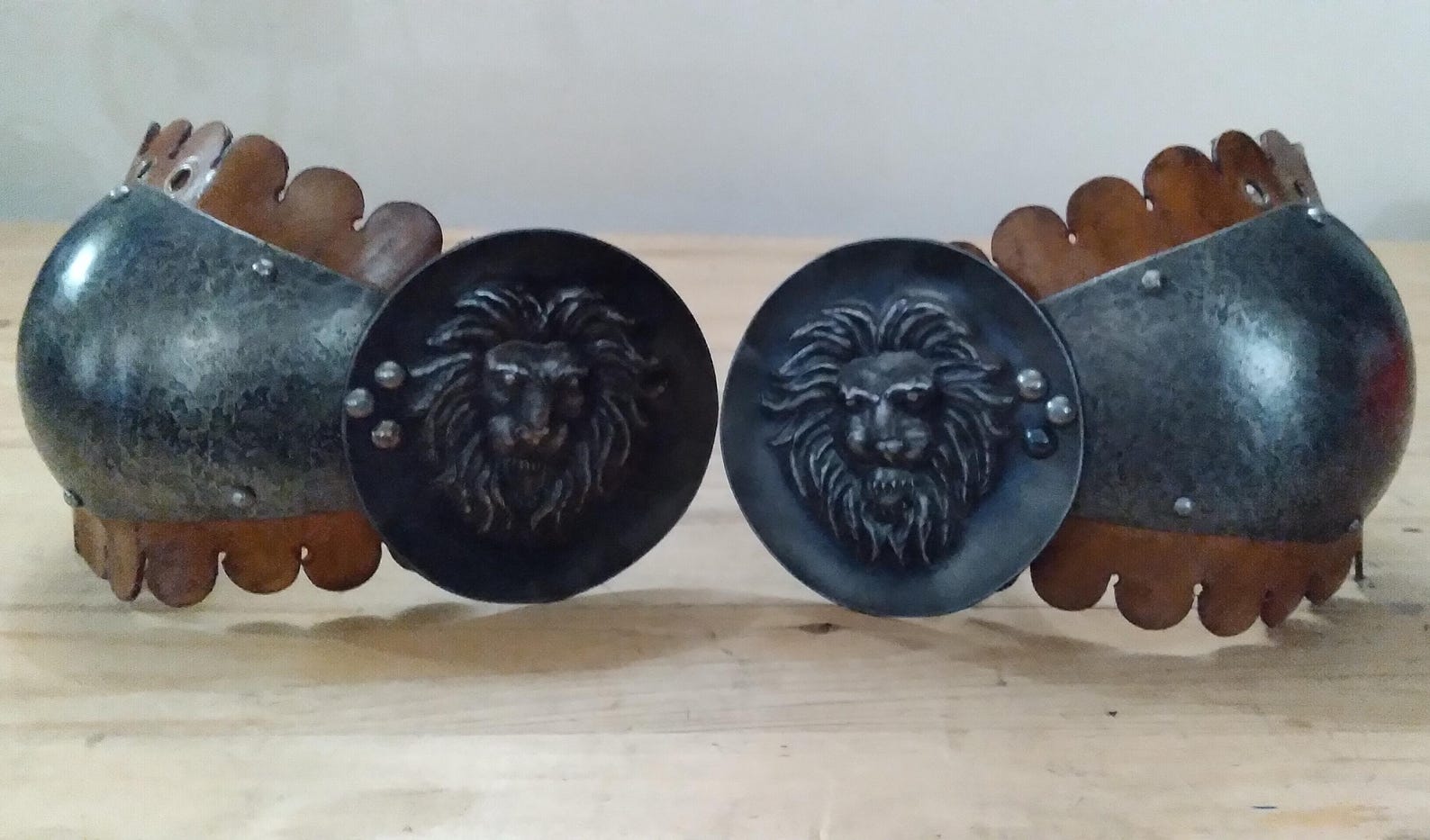 Hand Forged 16GA Lion Head Embossed Tudor Rose Elbow Cops SCA Knee ...