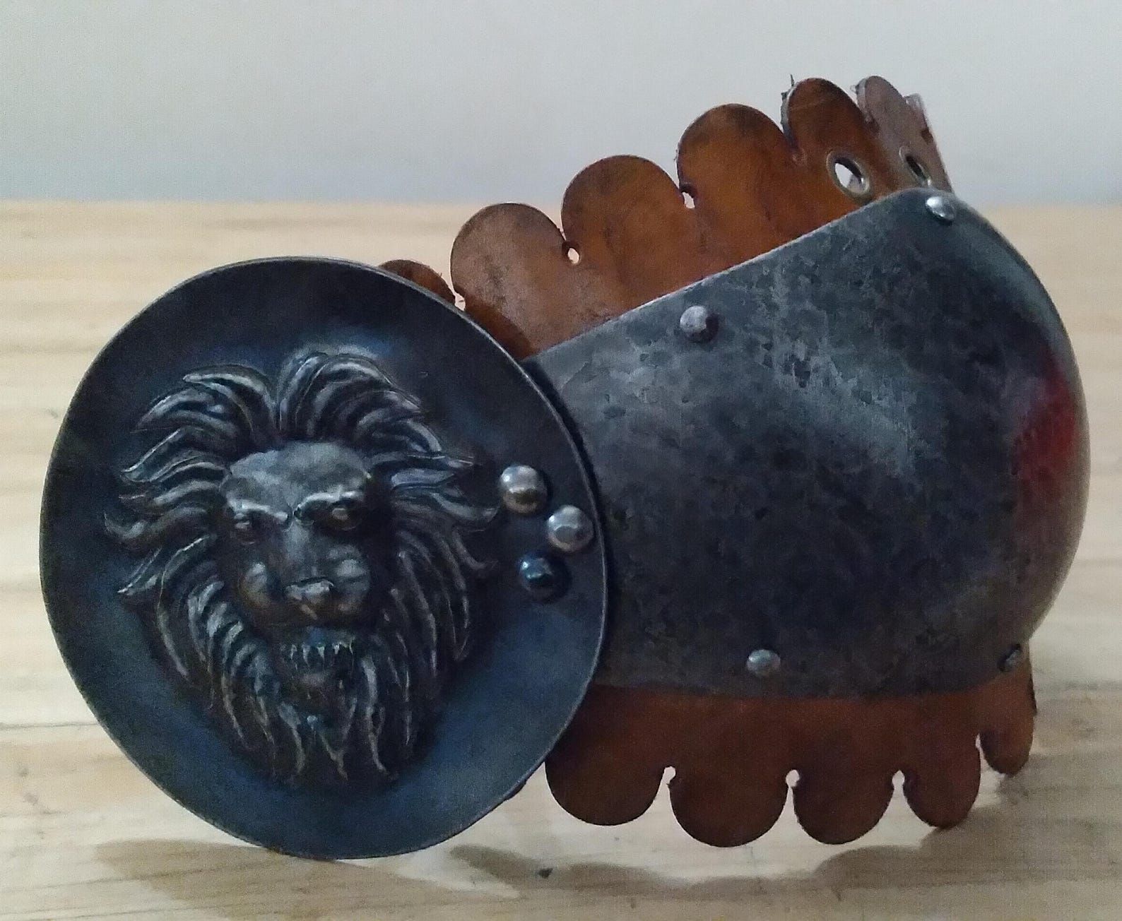 Hand Forged 16GA Lion Head Embossed Tudor Rose Elbow Cops SCA Knee ...