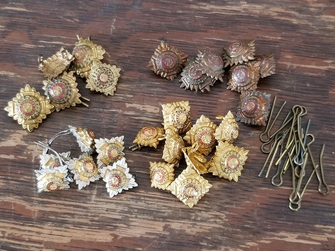 Canadian Military Officer Metal Pips, Military Insignia, Tria Juncta in ...