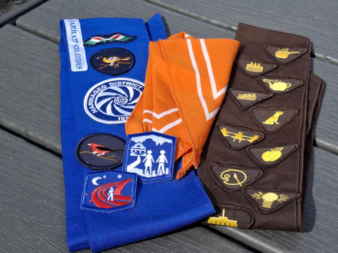 Vintage Brownie and Guide Badge Scarf, Vintage Canadian Girl Guides and ...
