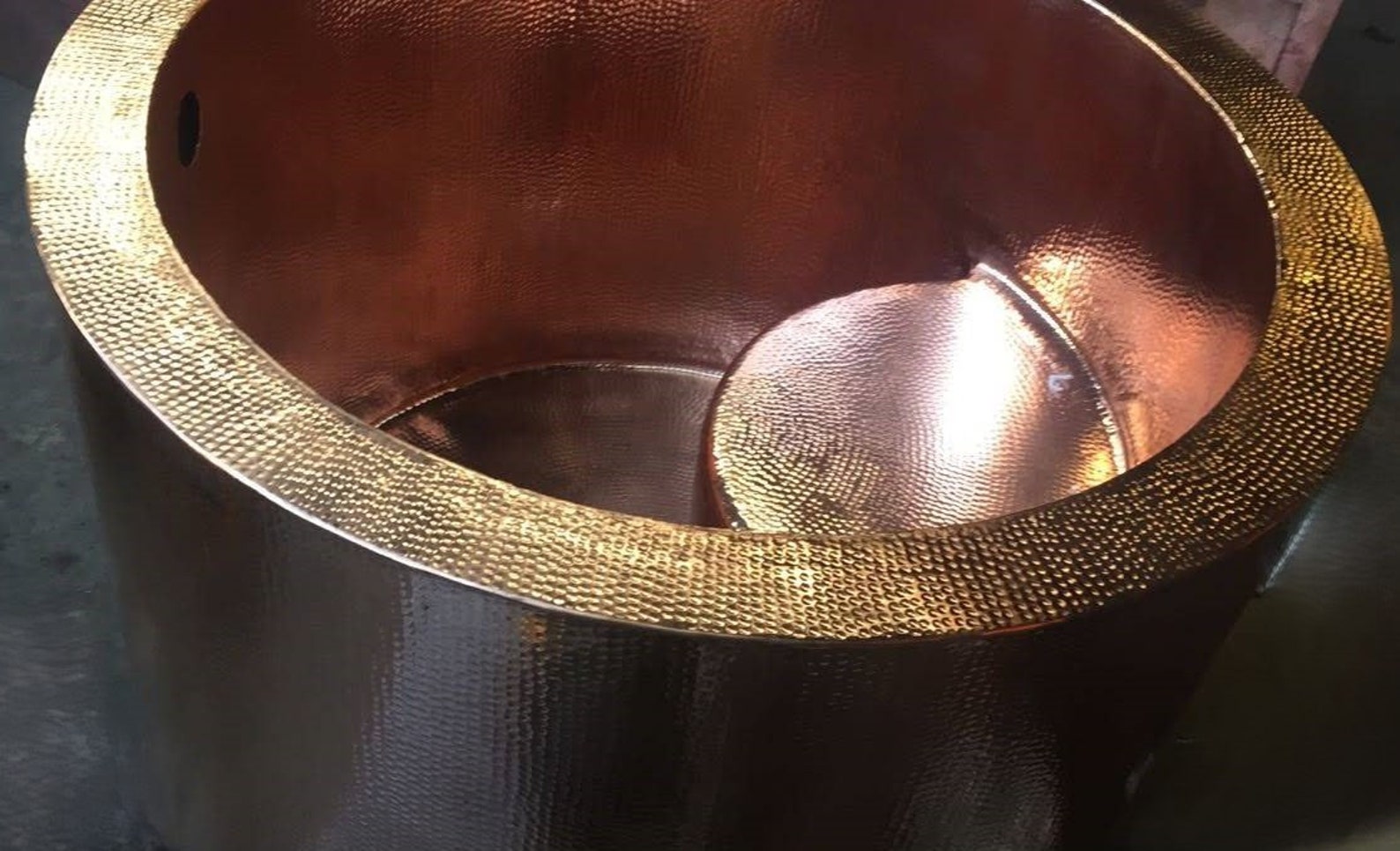 Hammered Copper Round Bathtub: Freestanding Japanese Soaking Tub - Etsy