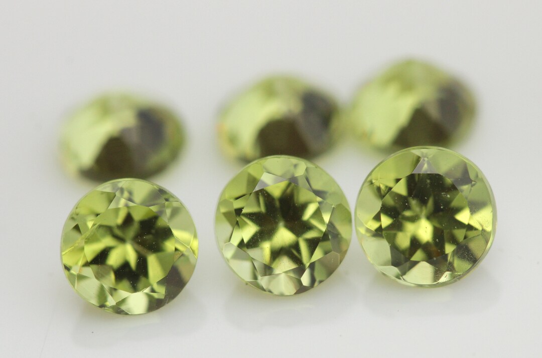 Natural Pakistan Peridot 4 to 5 MM Rounds. Callibrated Stone. Sparkling ...