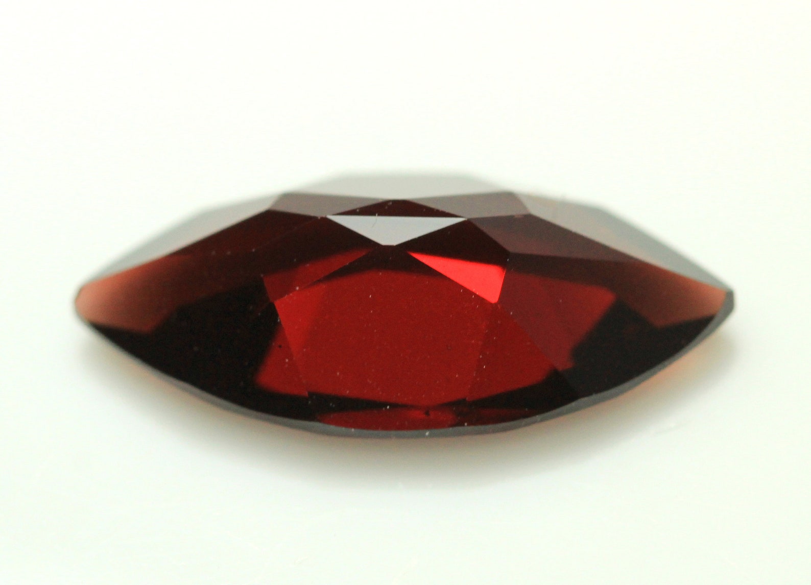 4.40 carats Granate Rojo Natural Facetado. Forma de marquesa - Etsy España