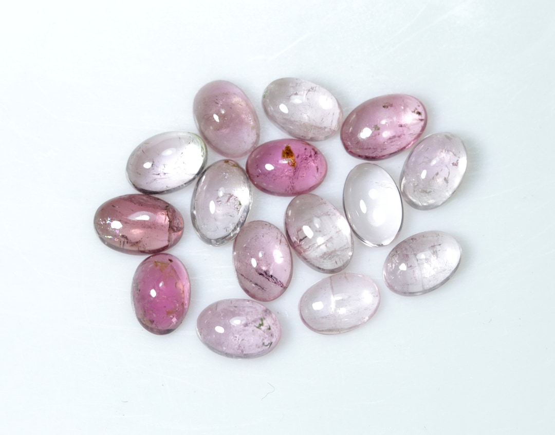 7,75 carats Cabochon de tourmaline rose naturel. Forme ovale 6x4 MM ...