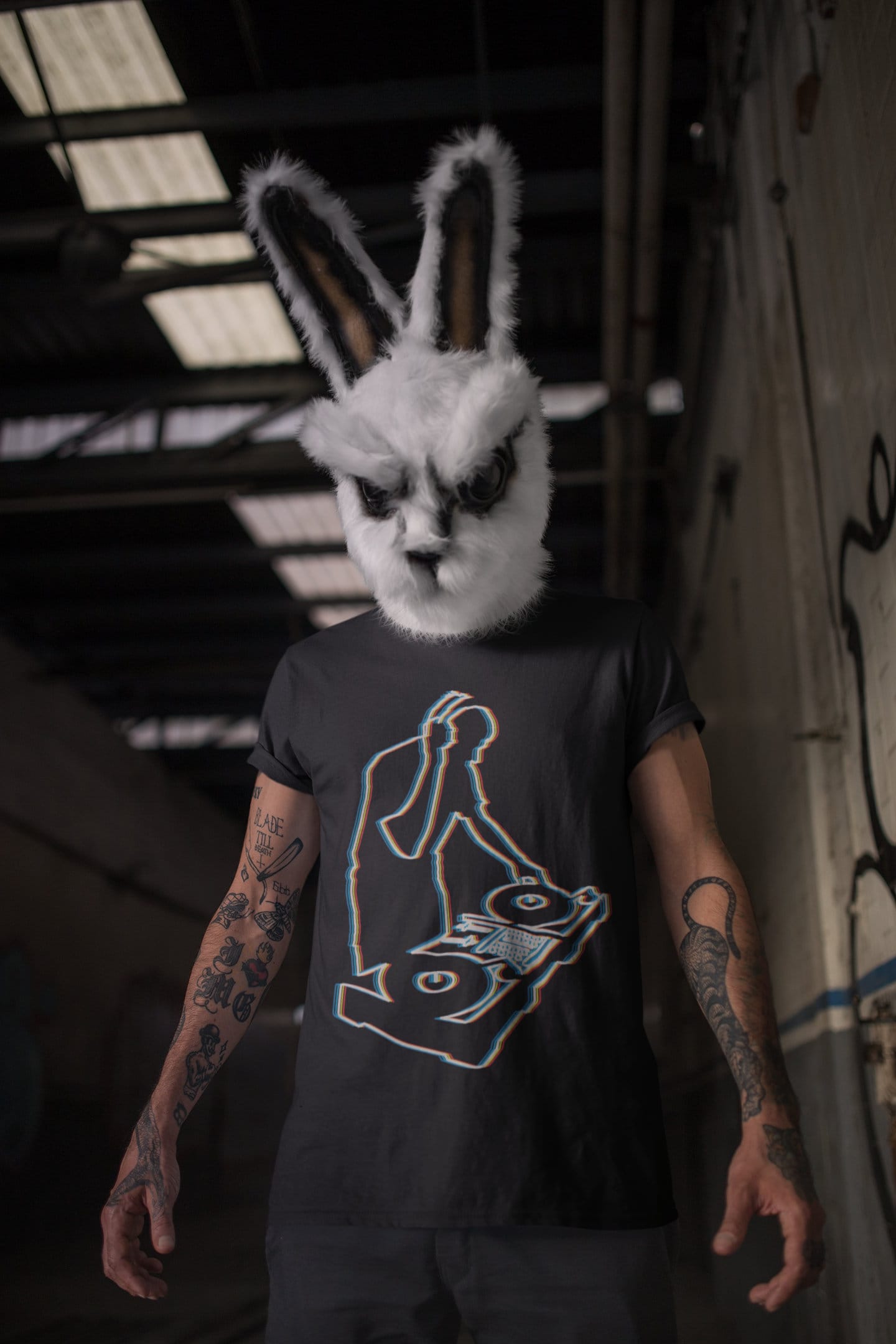 DJ T-shirt With Trippy Effect, Gift for DJ, EDM Music Shirt, Techno ...