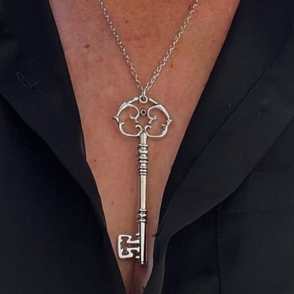 Vintage Skeleton Key Necklace - Etsy