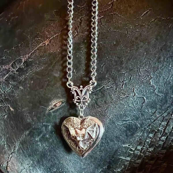 Bat Heart Necklace - Etsy