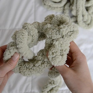 Round Pillow Pouf Video Tutorial/pattern, Learn How to Finger Knit ...