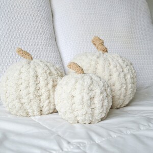 Chunky Knit Pumpkin Video Tutorial/pattern, Learn How to Finger Knit ...