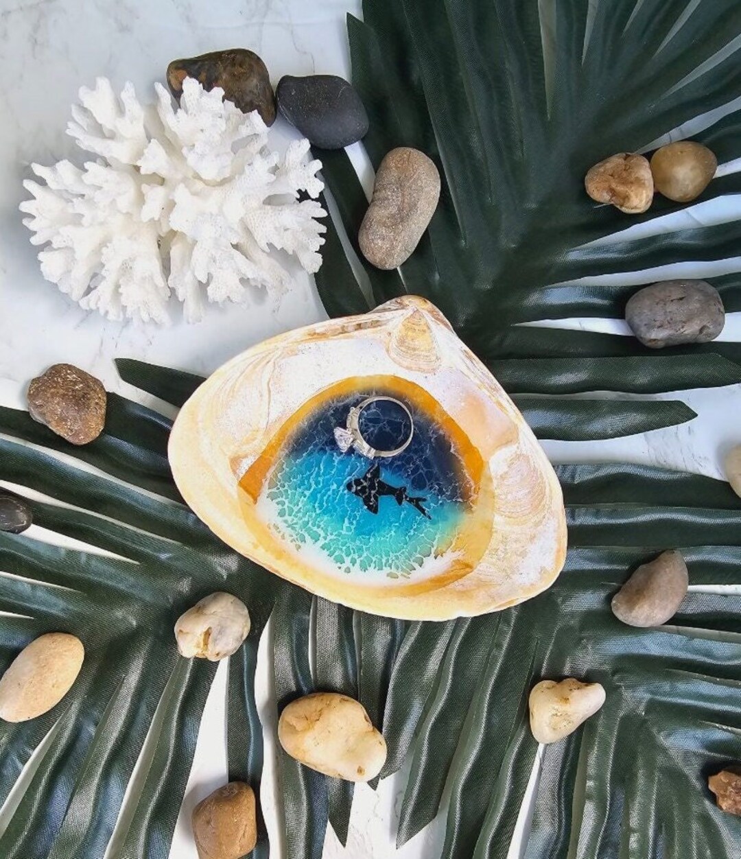 Ocean Resin Clam Perfectly Imperfect SEE DESCRIPTION Great White Shark ...