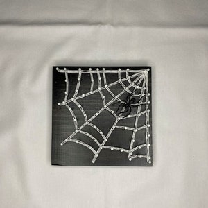 Spider Web String Art Wooden Sign With Plastic Spider halloween String ...