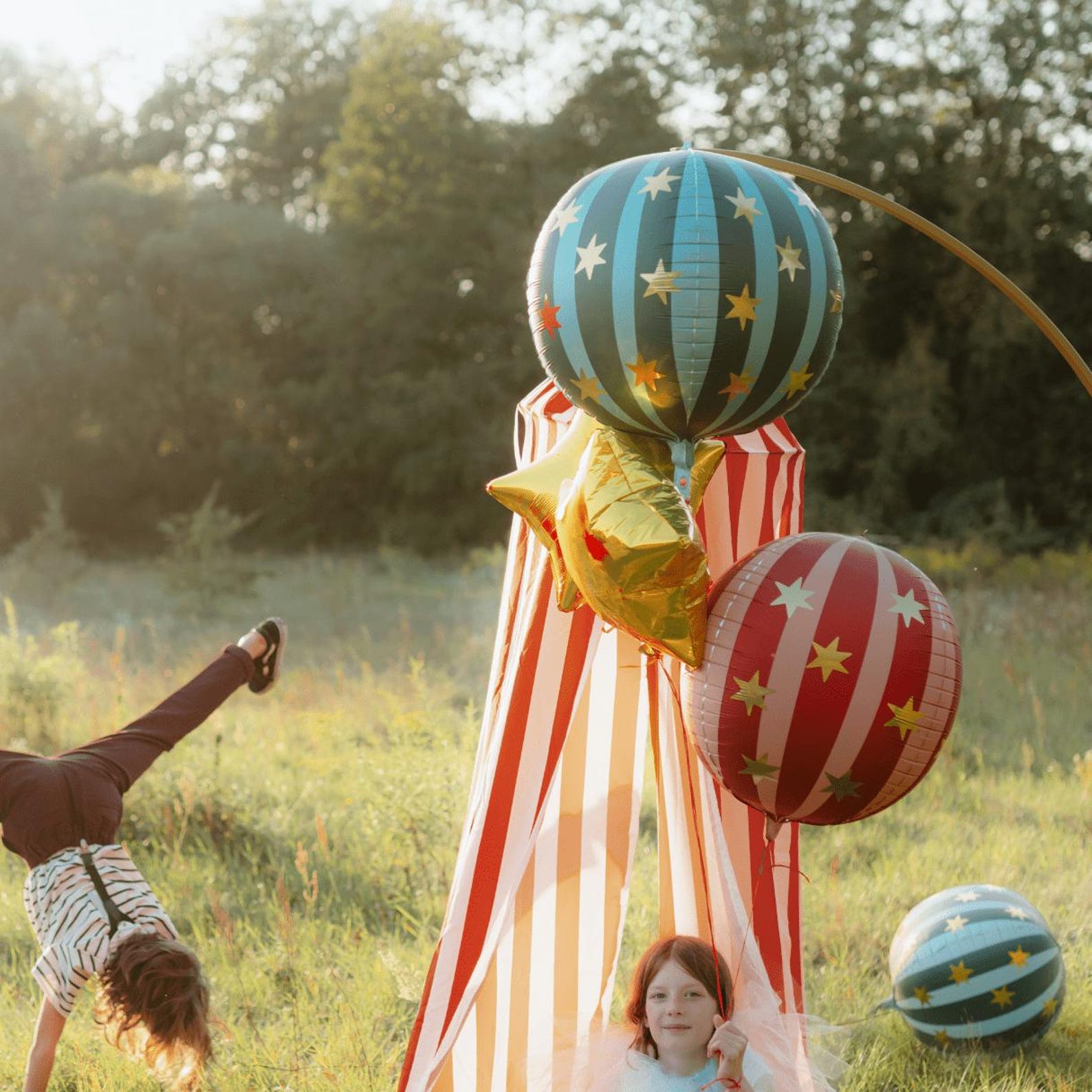 Red Starry Ball Foil Balloon – 75 Cm, Circus Birthday Party Balloons ...