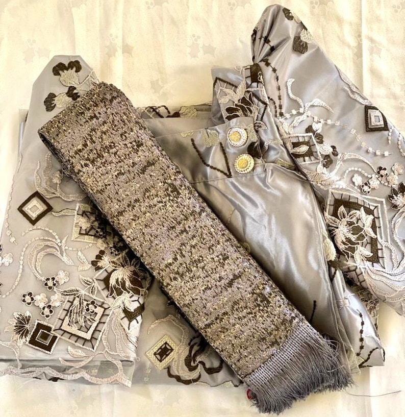 Gomesi / Bussuuti, the Ugandan Traditional Dress/ Wear for Special ...