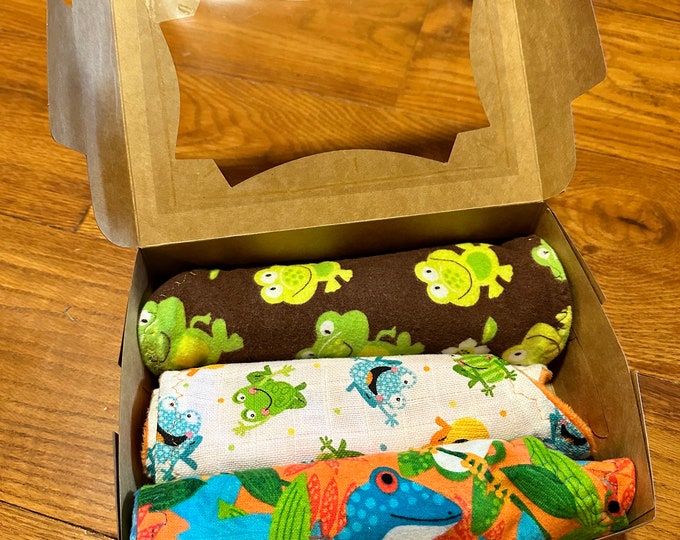 Burp Cloth Gift Set, Frogs Themed Burp Cloth Set, Box of Burp Cloths ...