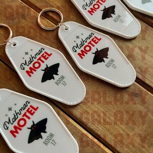 Mothman Motel Retro Plastic Hotel Keychain // Typography Retro Vintage ...