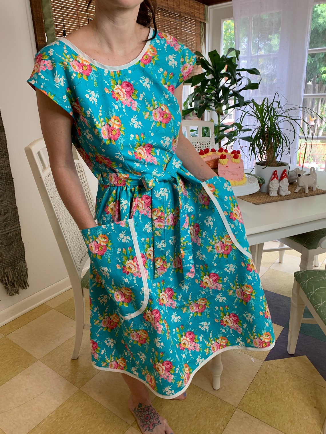 Retro floral wrap around apron dress. Housework full skirted | Etsy