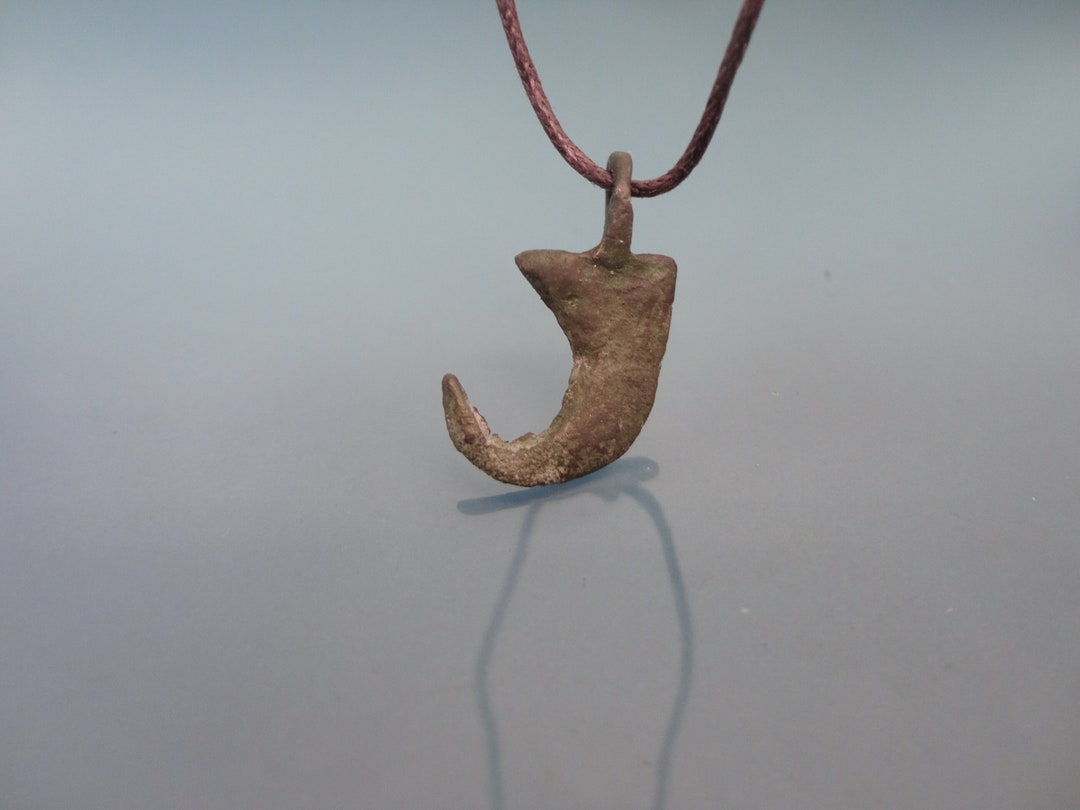 Old Norse Claw of Wolf Fenrir. Scandinavian. Ancient Viking Amulet ...