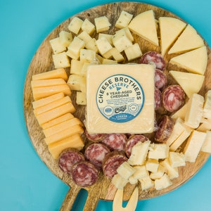 Cheese Brothers Charcuterie Gift Box | Made in Wisconsin | Assorted ...