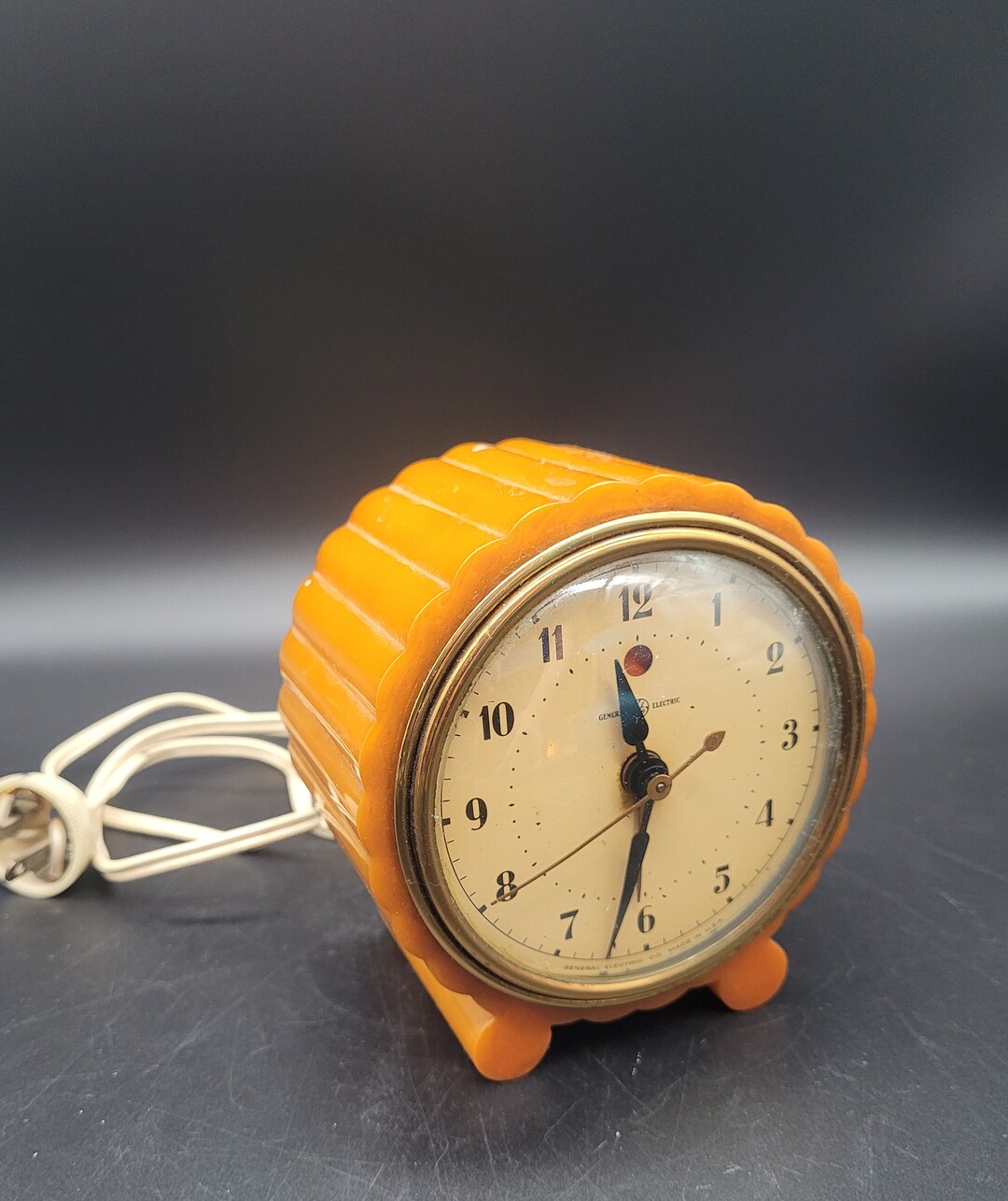 Vintage G. E. Telechron Butterscotch Bakelite Electric Table Clock ...