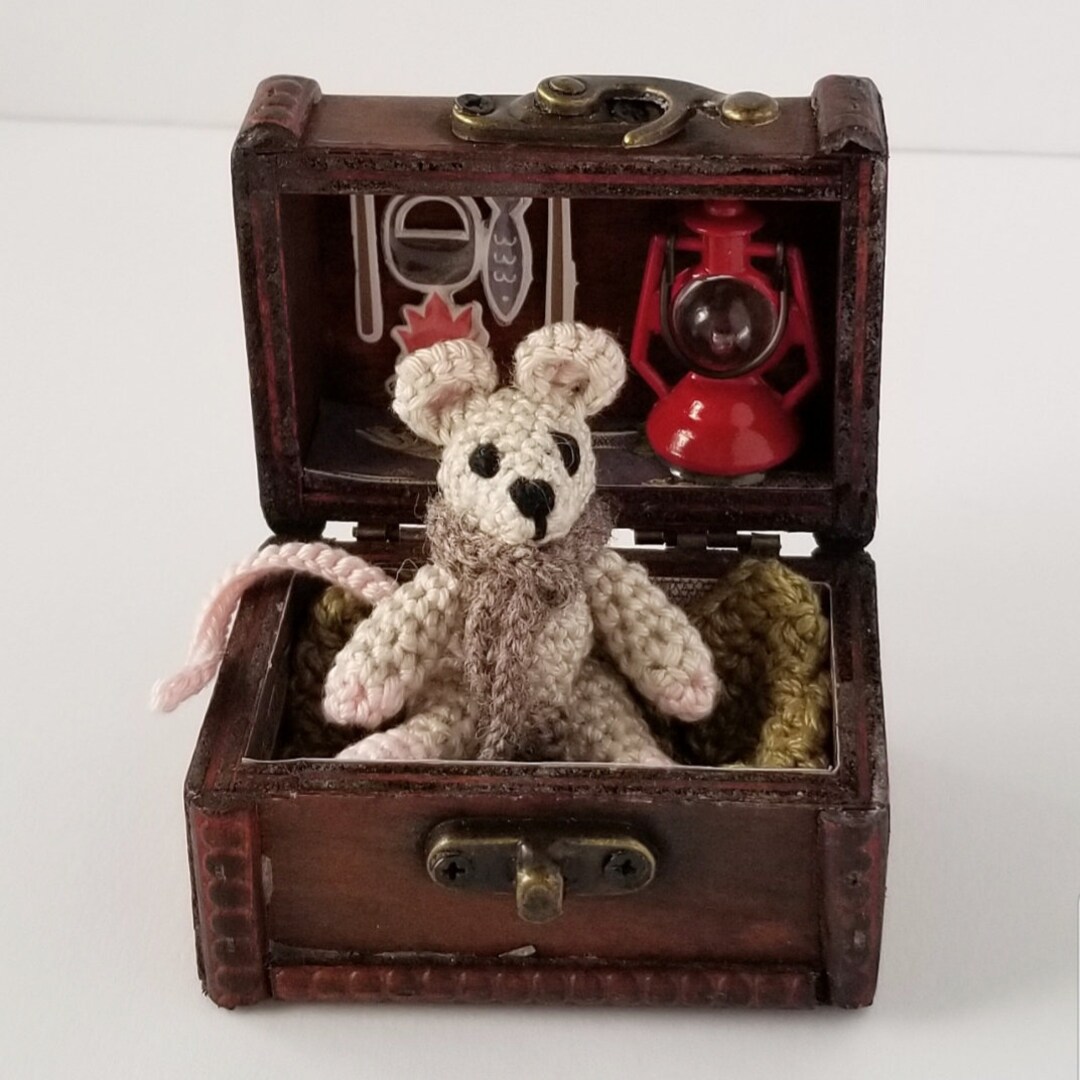 Miniature Mouse in a Trunk | Mini Mouse House| Tiny Mouse House | Happy ...