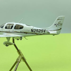 Aircraft Model Cirrus SR22 1:72, Aviation Gift, Present for Pilot ...
