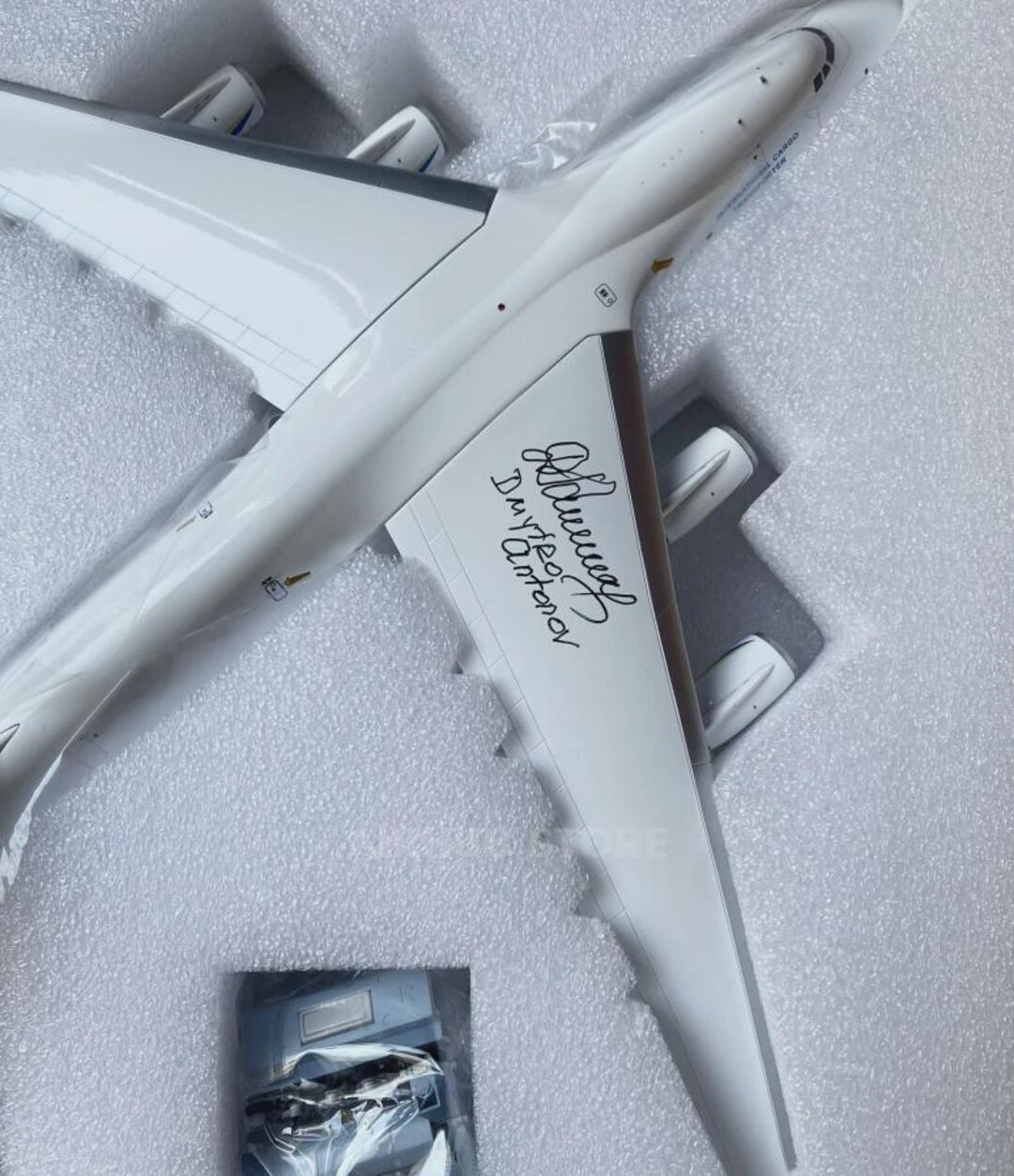 Exclusive Model Signed by Dmitry Antonov An-124 Ruslan Aircraft 1:200 ...