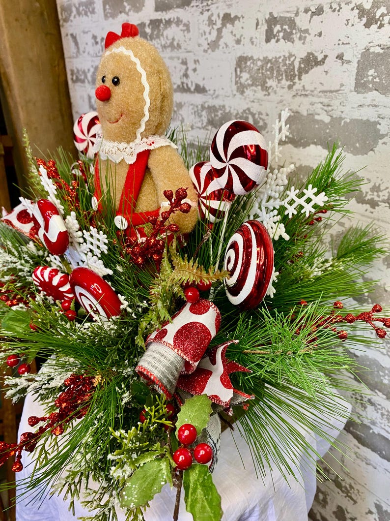 Gingerbread Arrangement, Christmas Centerpiece, Holiday Kitchen Design ...