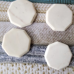 4 Marble Coaster Set With Wooden Stand - Apple Coasters - Square ...