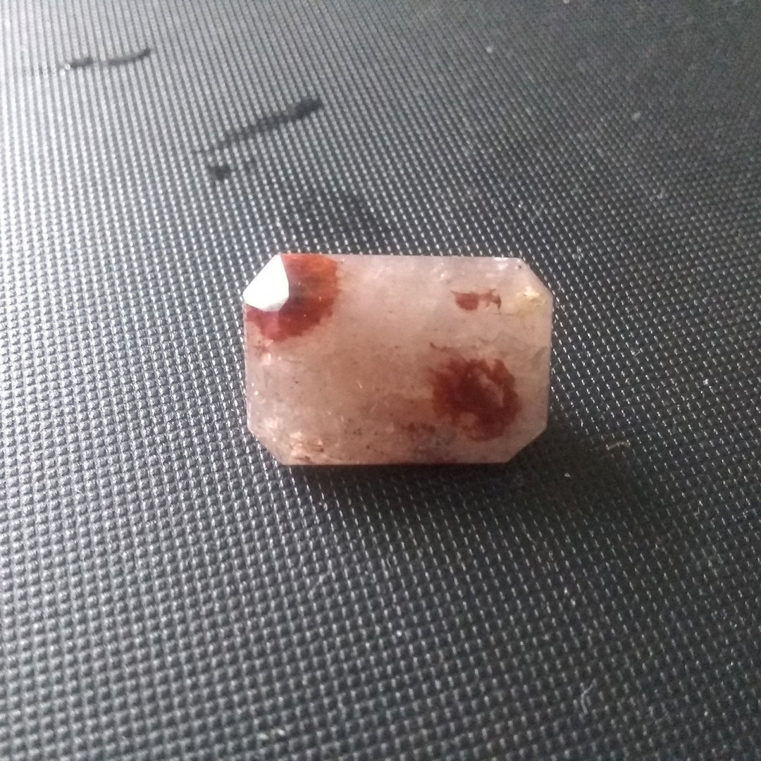 Rare Red Spotted Lavender Purple Firestone Emerald. Stunning 19 Carats ...