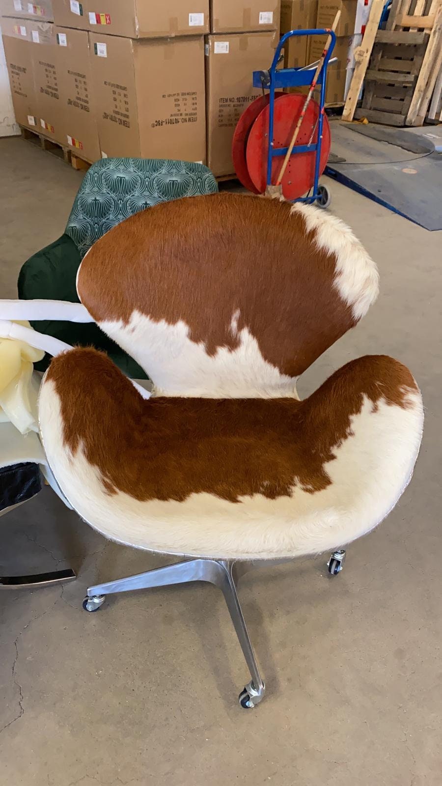 Aviator Office Swan Chair - Casters - Polished Aluminium - Genuine ...