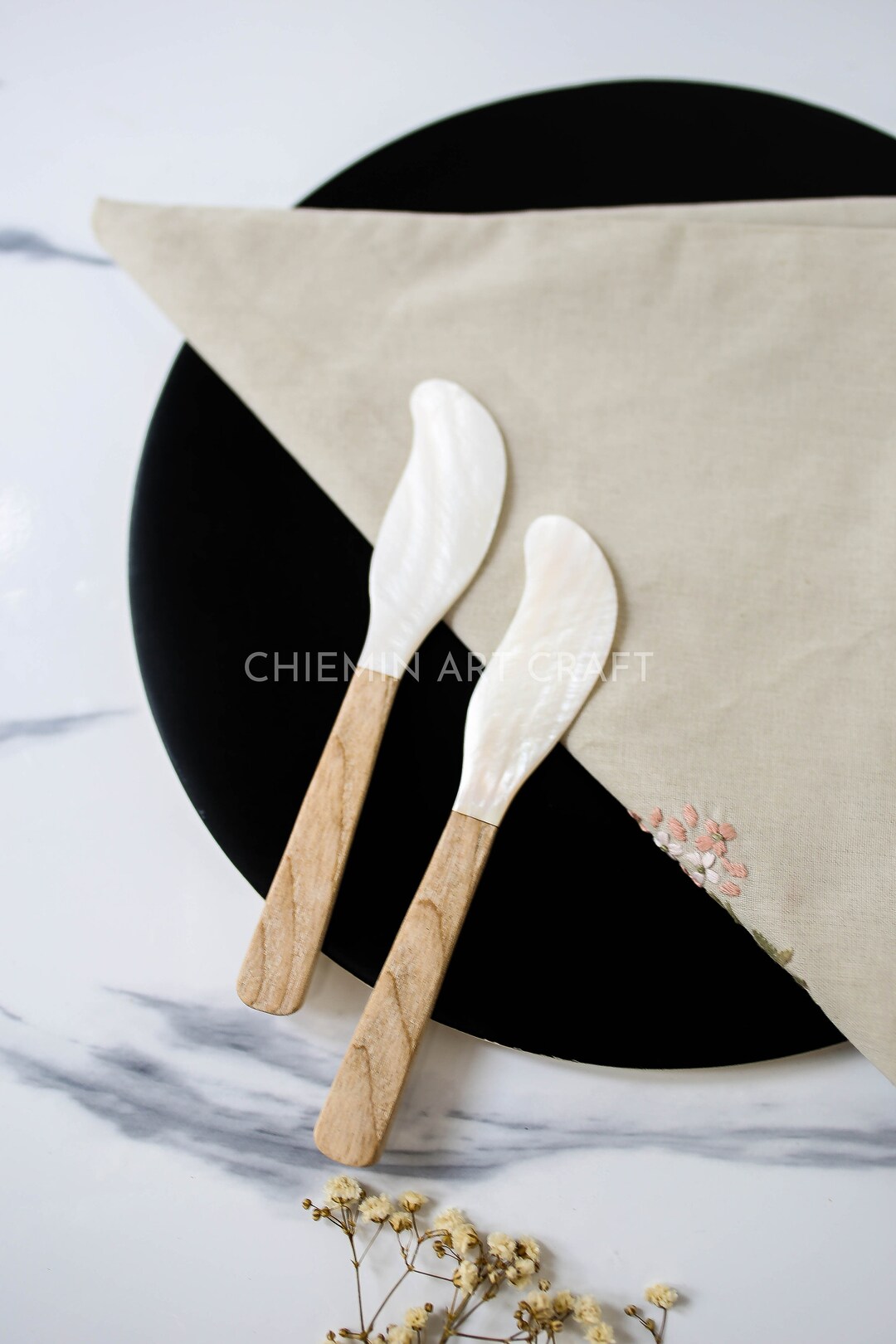 Mother of Pearl L Seashell Spreader With Brown Horn Handle, Mother of ...