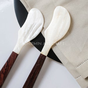 Mother of Pearl L Seashell Spreader With Brown Horn Handle, Mother of ...