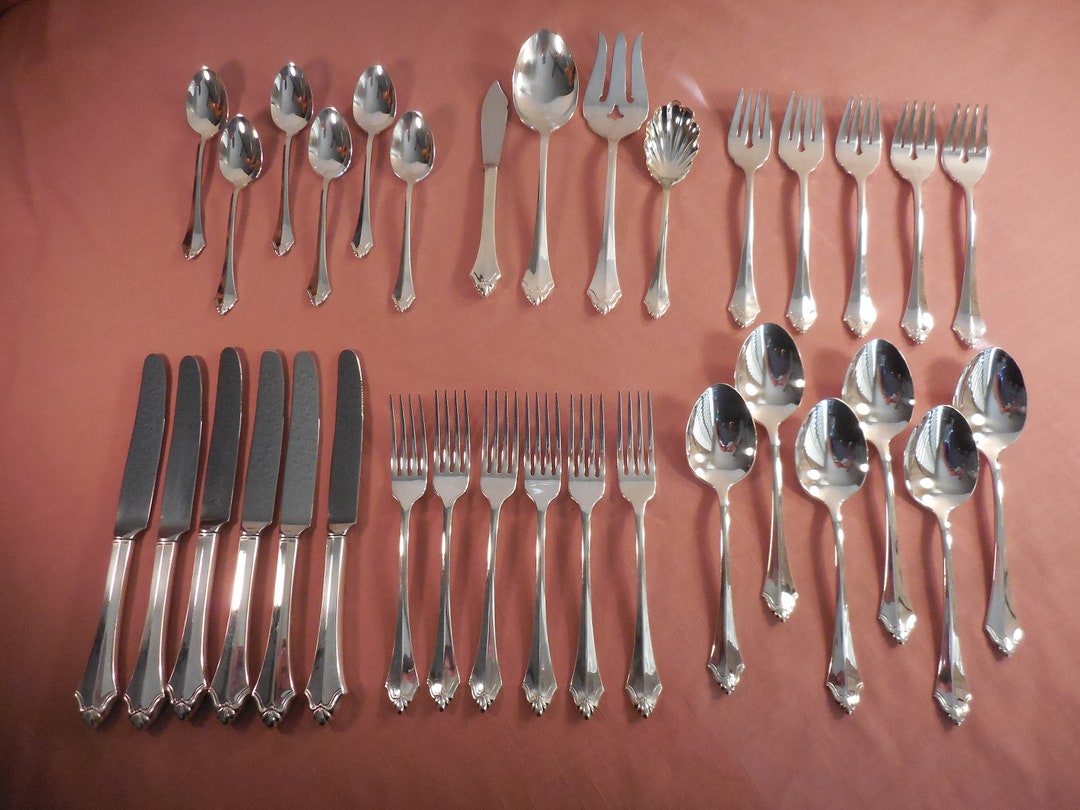 Oneida Cube Community BELCOURT Heirloom Flatware Silverware 33 Pieces ...