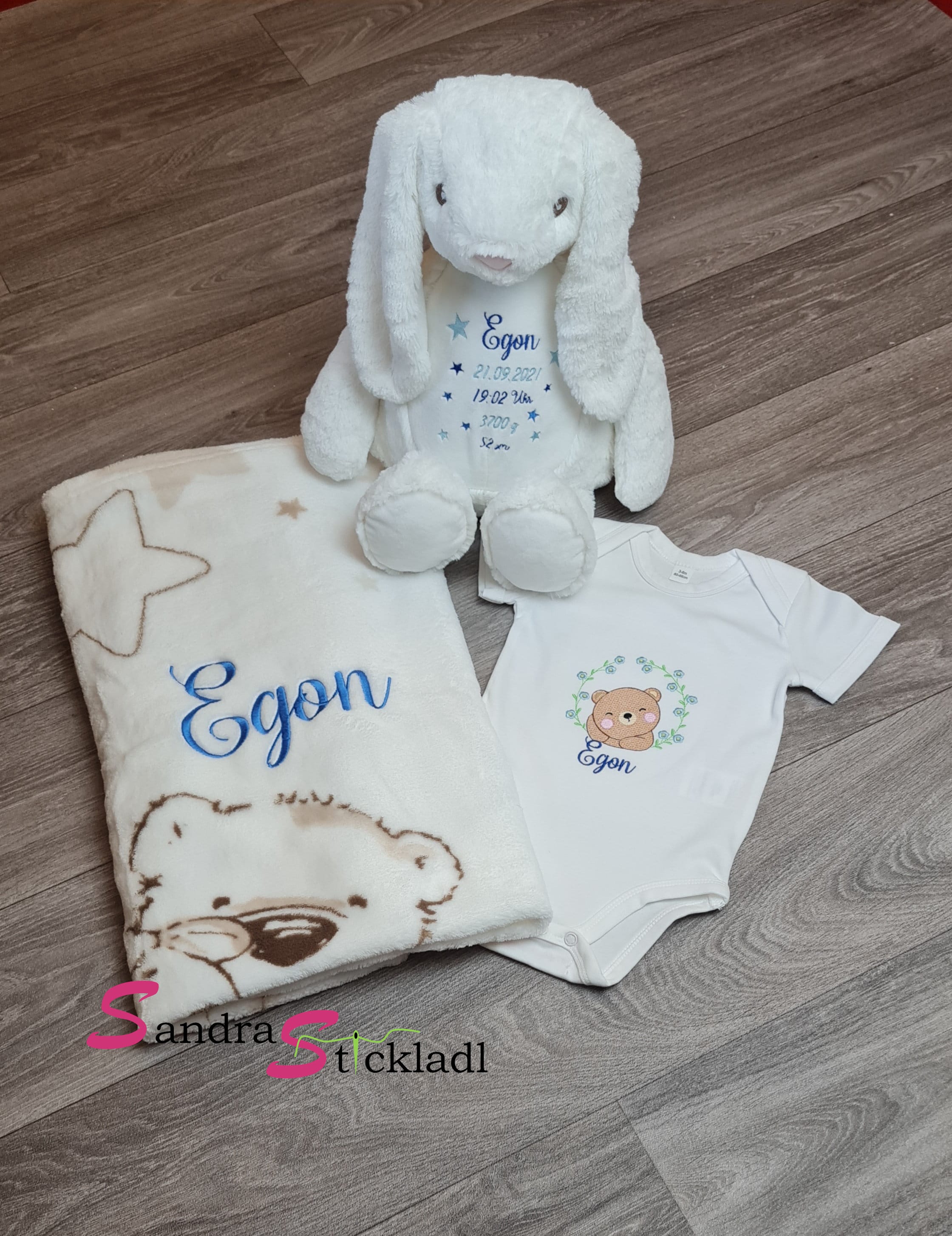 Bunny motif blanket - Etsy.de