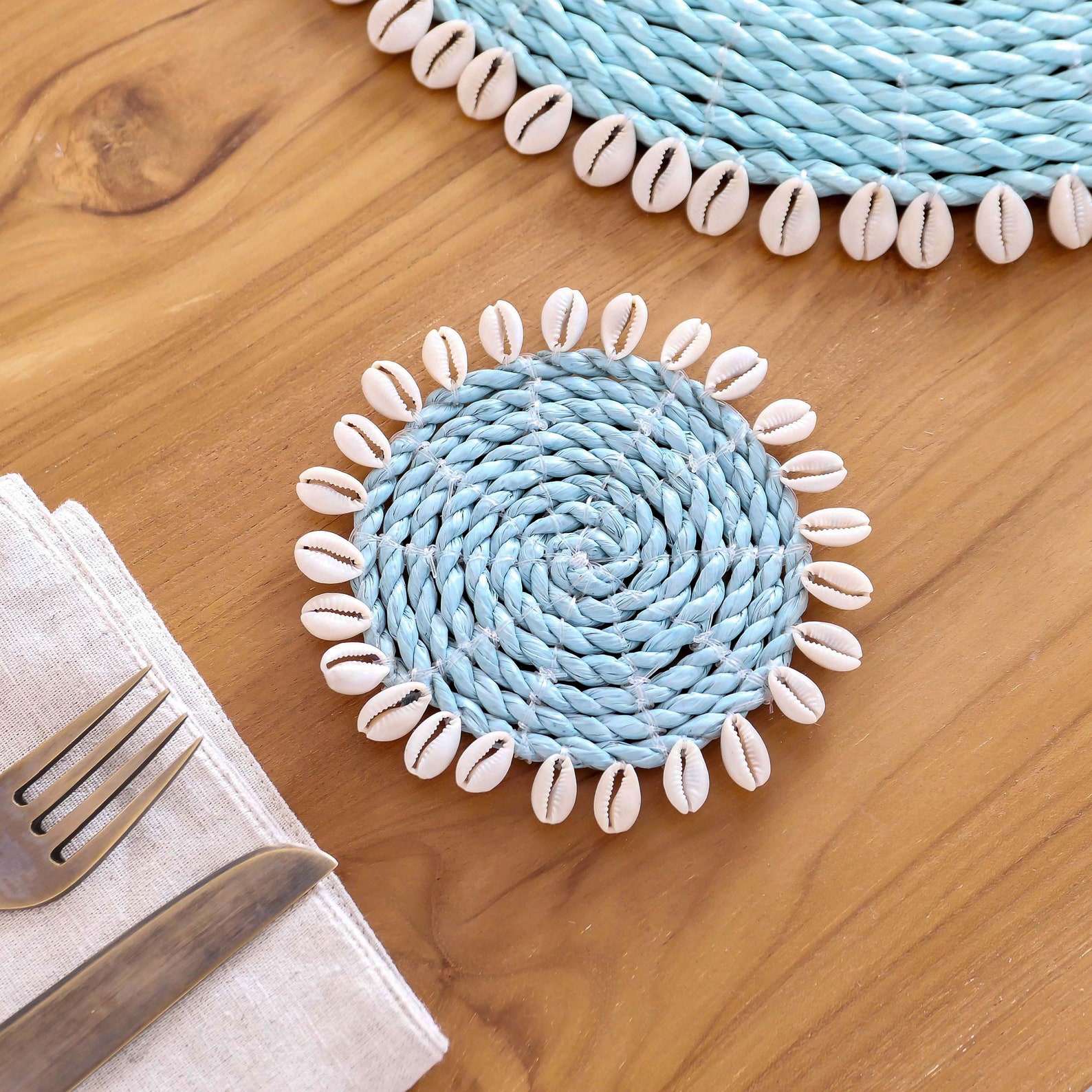 Set of Seagrass Round Placemats With Cowrie Shells, Dinnerware Set ...