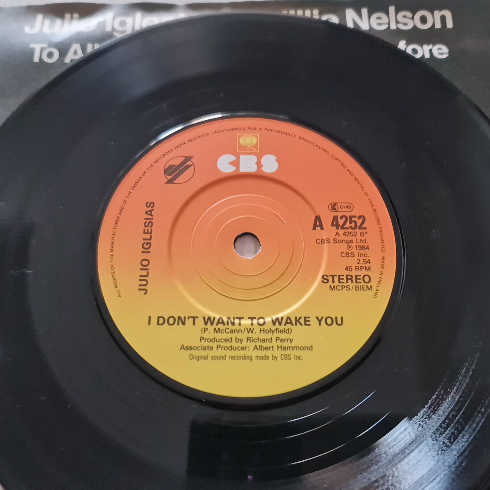 Julio Iglesias & Willie Nelson - to All the Girls I've Loved - 1984 - 7 ...