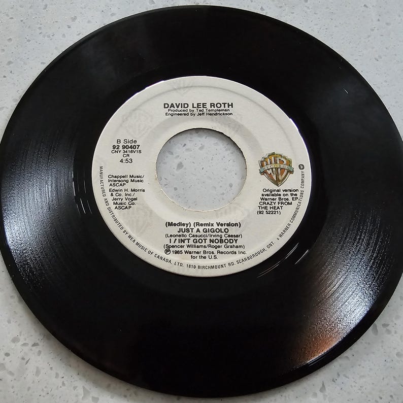 David Lee Roth (e) Just A Gigolo / I Ain't Got Nobody (medley) - 1985 ...