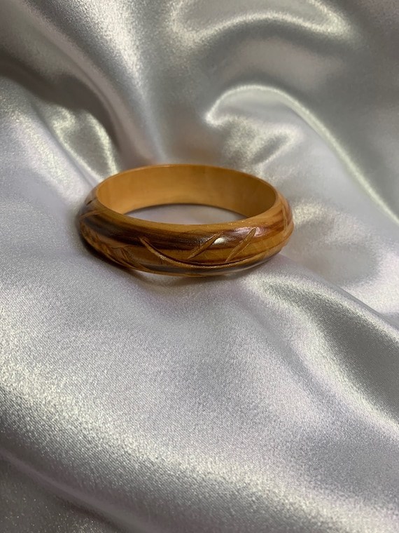 Beautiful Carved Wood Bangle Bracelet! - Gem