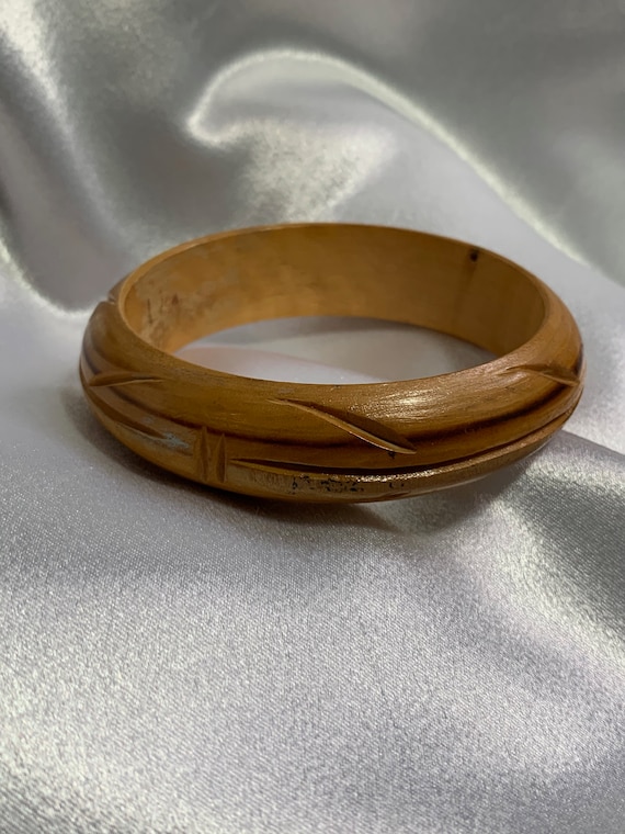 Beautiful Carved Wood Bangle Bracelet! - Gem