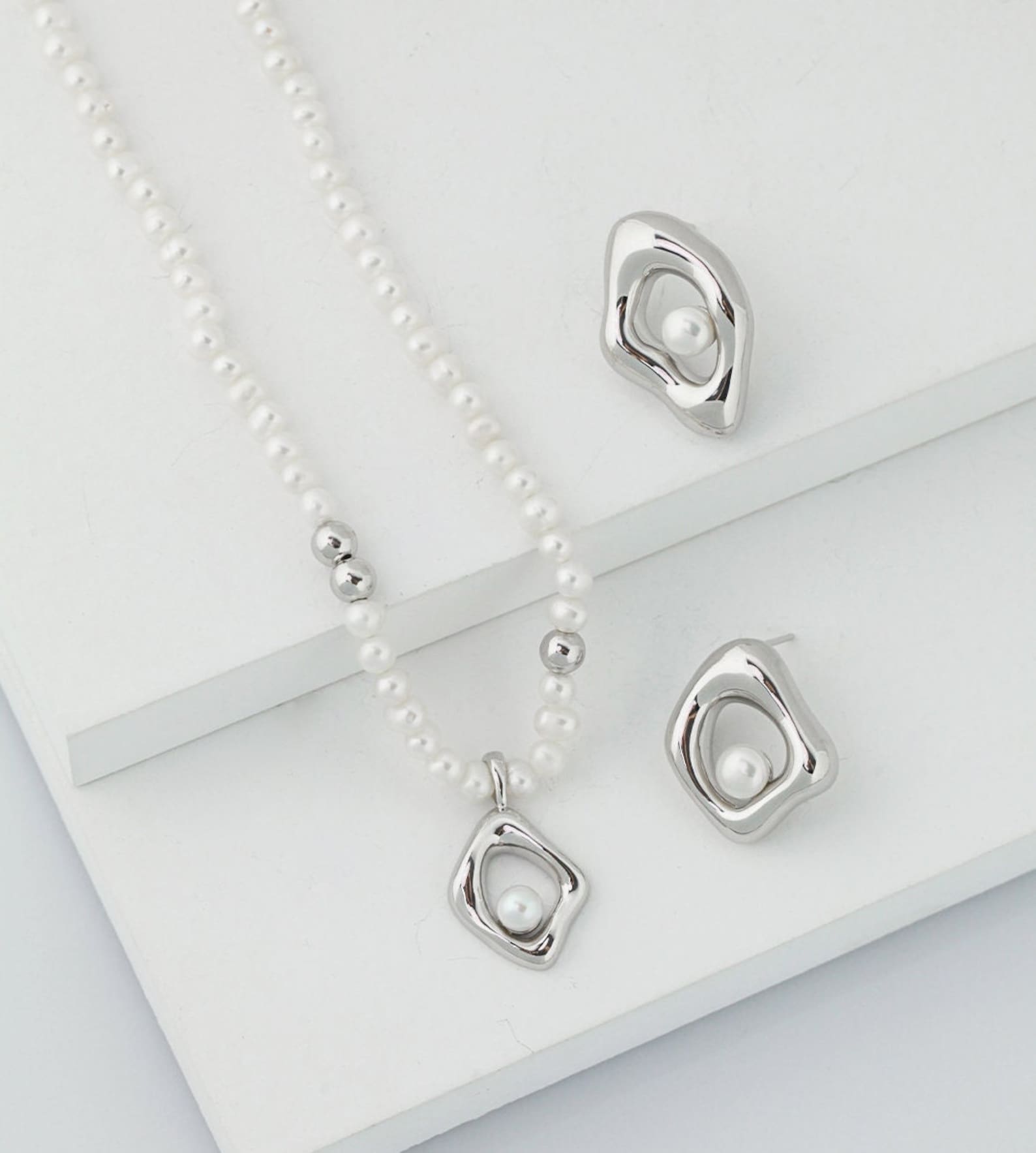 Irregular 3D Pearl Necklace - Etsy