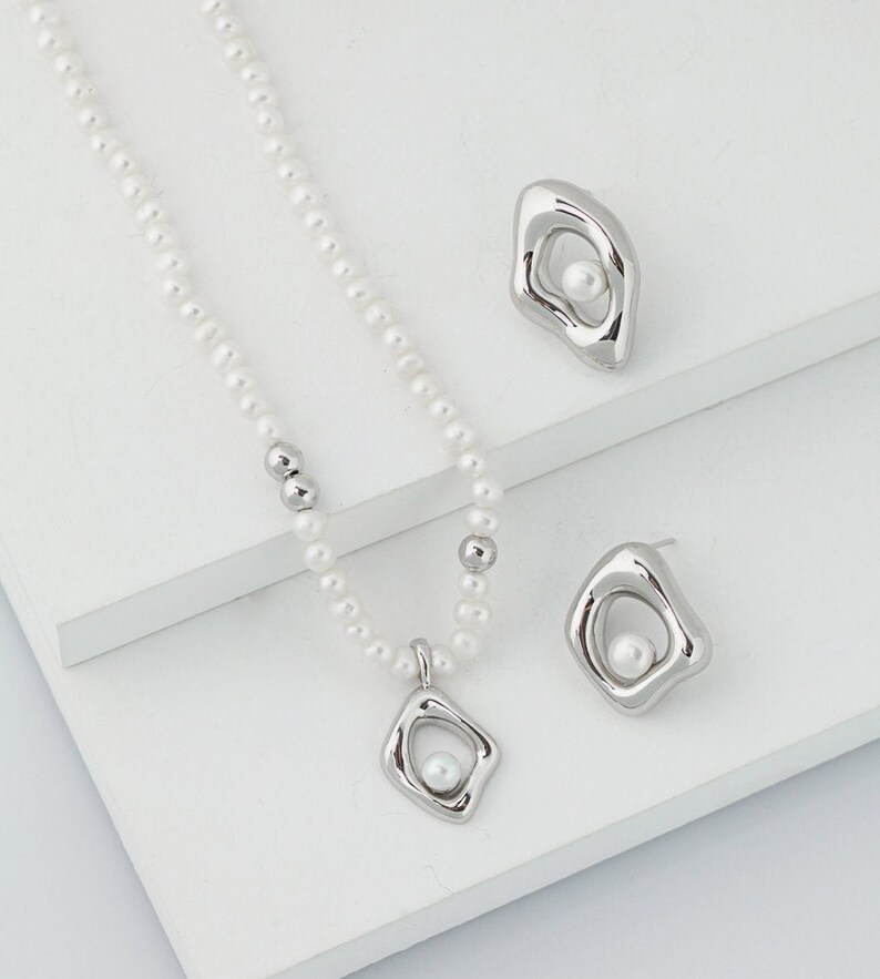 Irregular 3D Pearl Necklace - Etsy